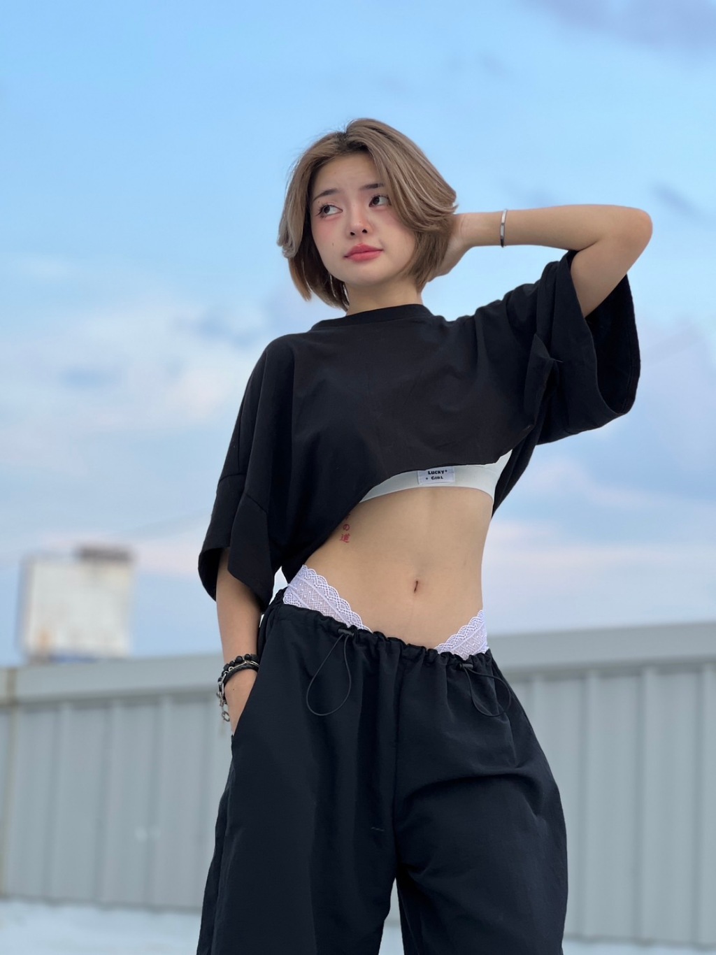 Tina Crop ทีน่า ครอป เสื้อ โอเวอร์ไซส์ สีขาว และ สีดำ ทรงเท่ห์มมาก ...