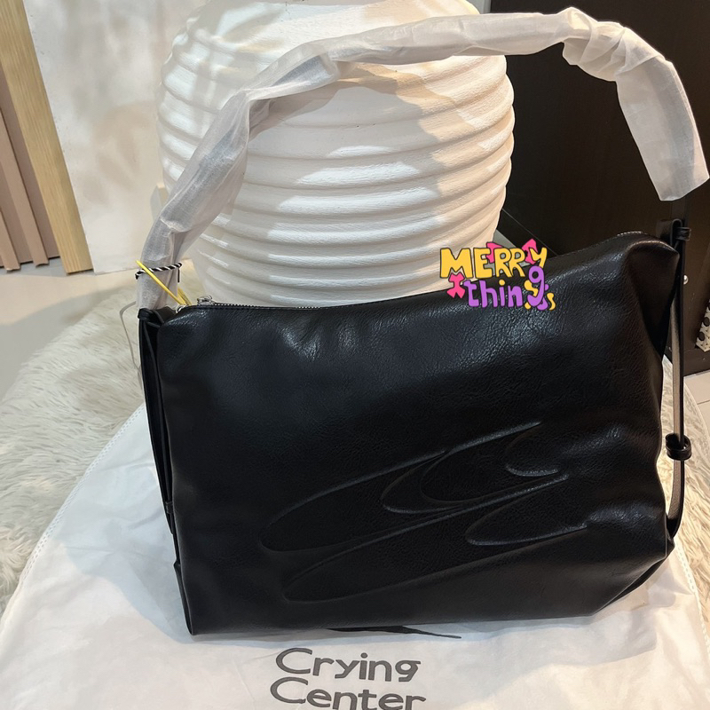 พร้อมส่ง 🗝️ Crying Center Leather bag กระเป๋าหนังสีดำ crossbody (ใช้ ...