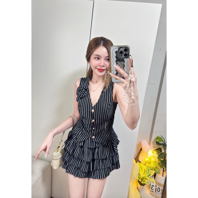 Roseshop เซต 2 ชิ้น ผ้าทอฟฟี่ลายริ้ว เนื้อหนา เสื้อติดกระดุมมุก มาพร้อม ดอกไม้ที่อก กางเกง ...