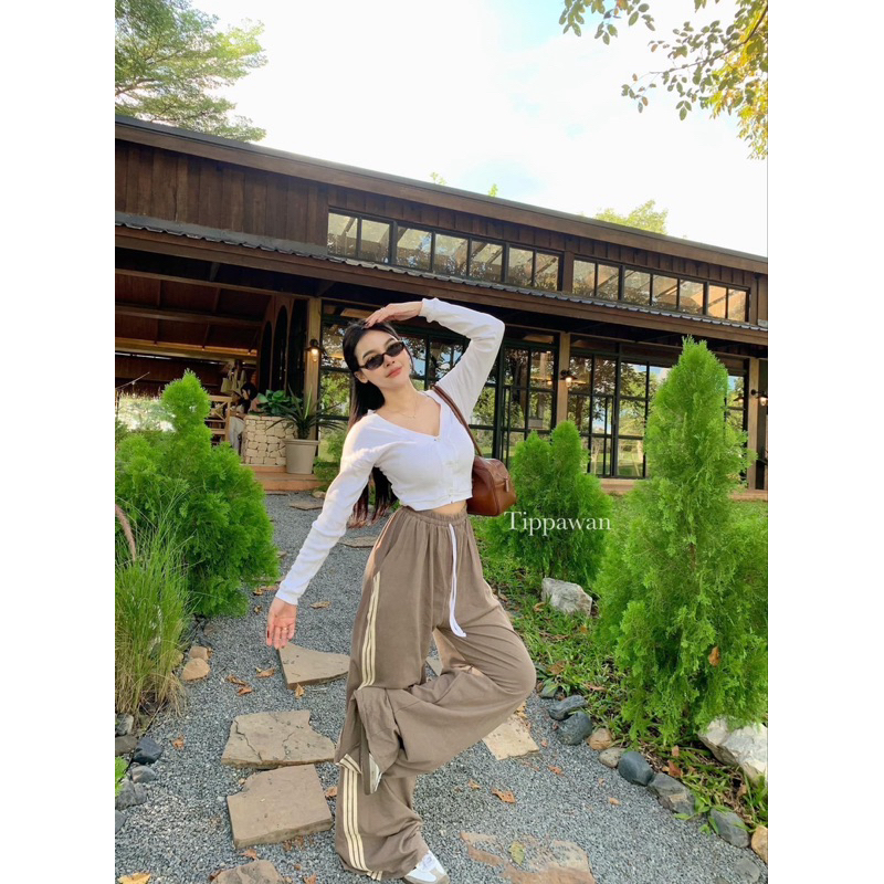 Phapassz - Set 2ชิ้น เสื้อครอปแขนยาวทรงSexyมาก มาพร้อมกางเกงคาร์โก้เข้ากันคือปังมาก Tippawan ...