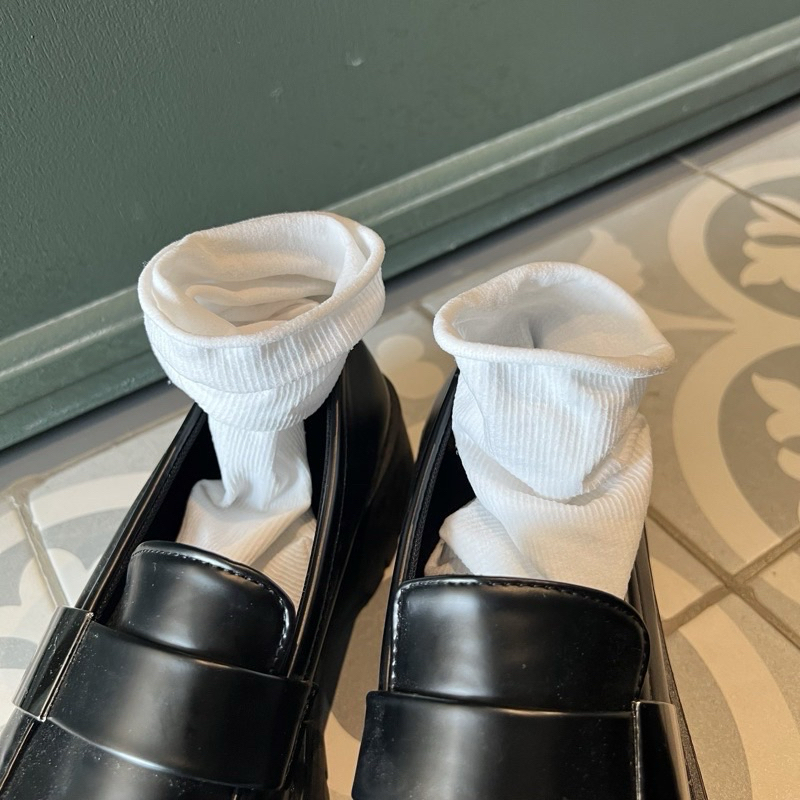 Kindarare - Wrinkled socks ถุงเท้าย่น สี off-white ของใหม่ | Shopee ...