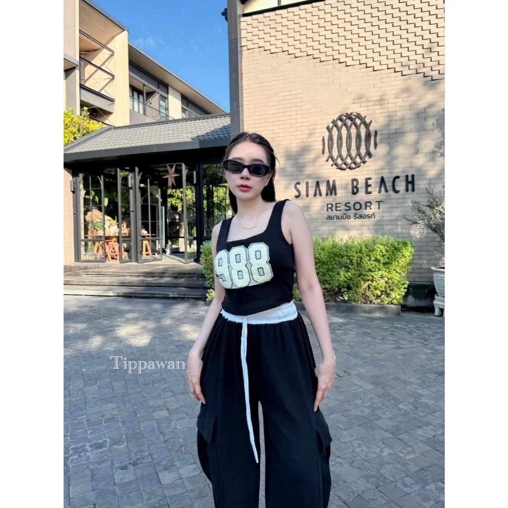 TIPPAWAN Set เสื้อครอปแขนติดอะไหล่ 988 สุดปัง จับคู่กับกางเกงคาร์โก้ แต่งขอบทูโทน | Shopee Thailand