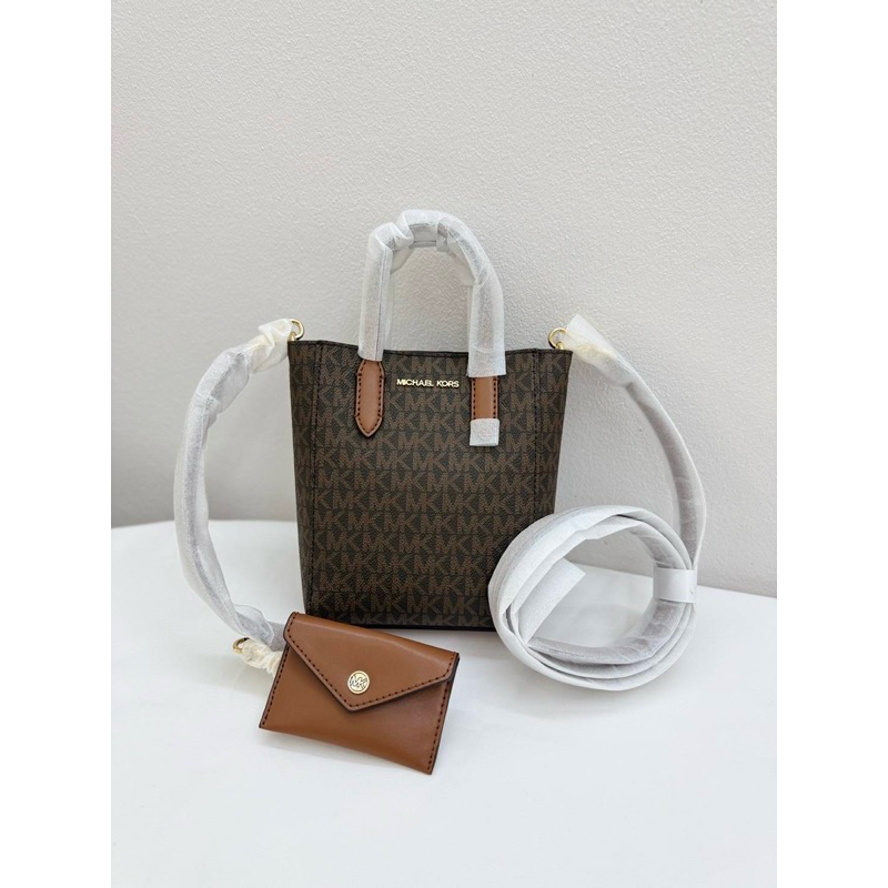 MK Vincent Extra-Small Logo Crossbody Bag With Card Case สี Brown/Gold ...