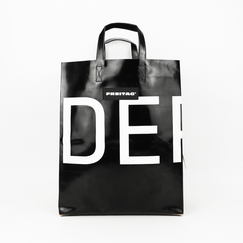 FREITAG F52 MIAMI ผ้าใบดำ ด้านหน้าสกรีนตัวอักษรสีขาวตามภาพ ผ้า Marathon ...