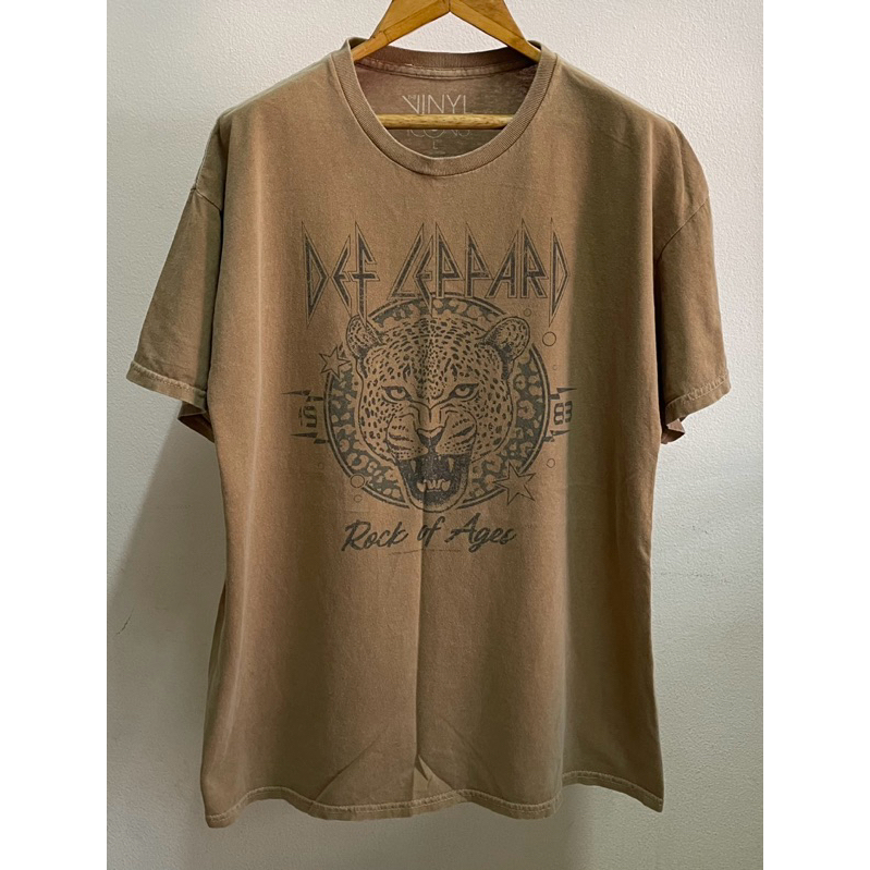เสื้อยืดมือ 2 The Vinyl Icons Def Leppard Men Brown Tiger Logo Graphic ...