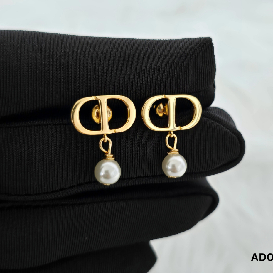 ร้านไทย ต่างหู ตัวอักษร CD งานพรีเมี่ยม ห้อยมุก ก้านเงินแท้S925 เรียบ มีระดับ หรูหรา สีทอง ระดับ ...