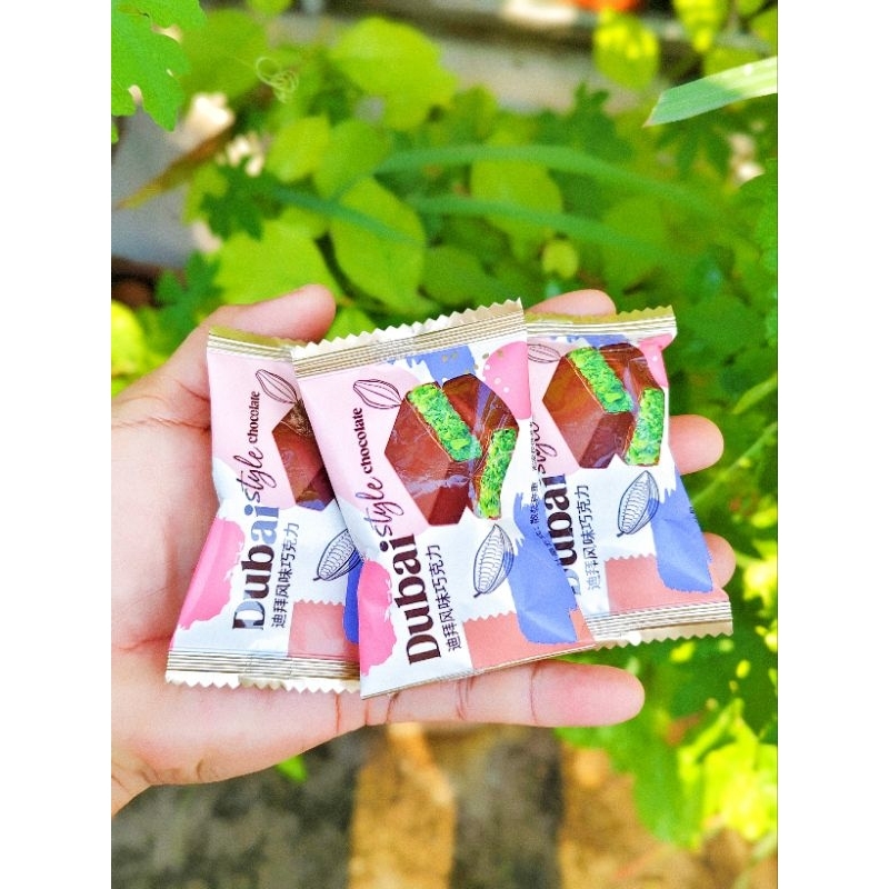 ช็อกโกแลตดูไบสีชมพูVIKOI 12กรัม(20 ชิ้น) อร่อย สอดไส้คูนาเฟ่ให้เยอะ | Shopee Thailand