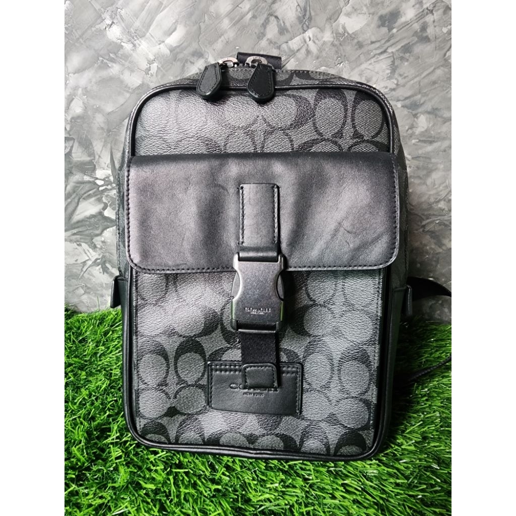 Coach Track pack กระเป๋าคาดอกสีดำ มือสองใหม่มาก | Shopee Thailand