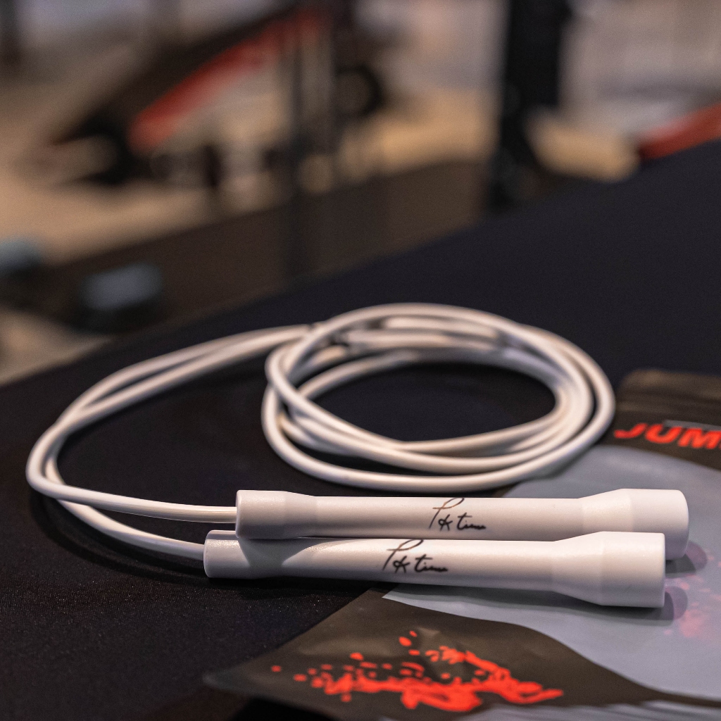 เชือกกระโดดแบบ PVC Speed Rope เหมาะสำหรับการกระโดดแบบเร็วได้ดี ใช้ทำท่า ...