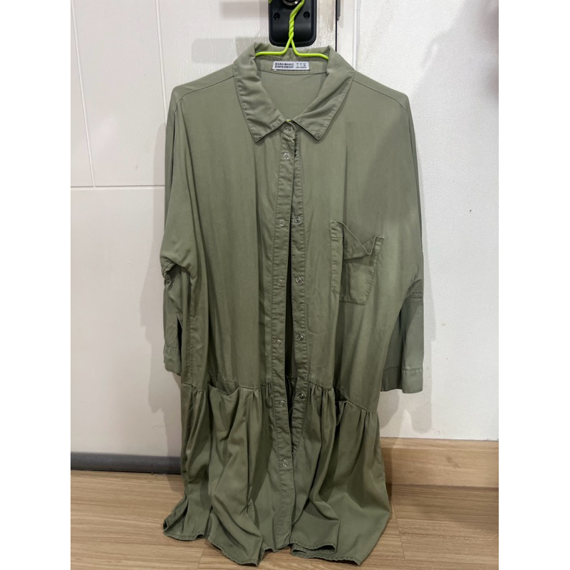 ชุดเดรส Zara ซื้อมา 1490-. ส่งต่อ 659 บาท ตำหนิกระดุมแป็ปที่แขนหายไป เม็ดนึงไม่มีปัญหาการใช้งาน ...