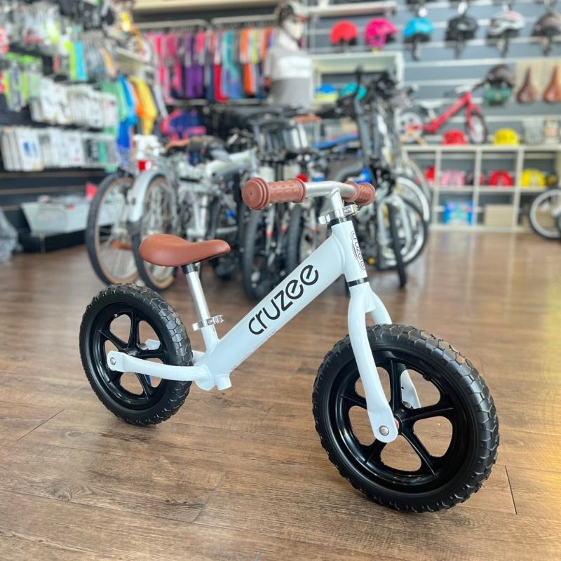 Cruzee 2025 Limited Colors ( Snow White) | Shopee Thailand