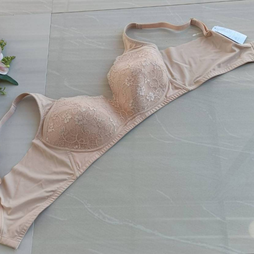 B'me By wacoal เสื้อชั้นในไร้โครง รุ่น ME1E84 | Shopee Thailand