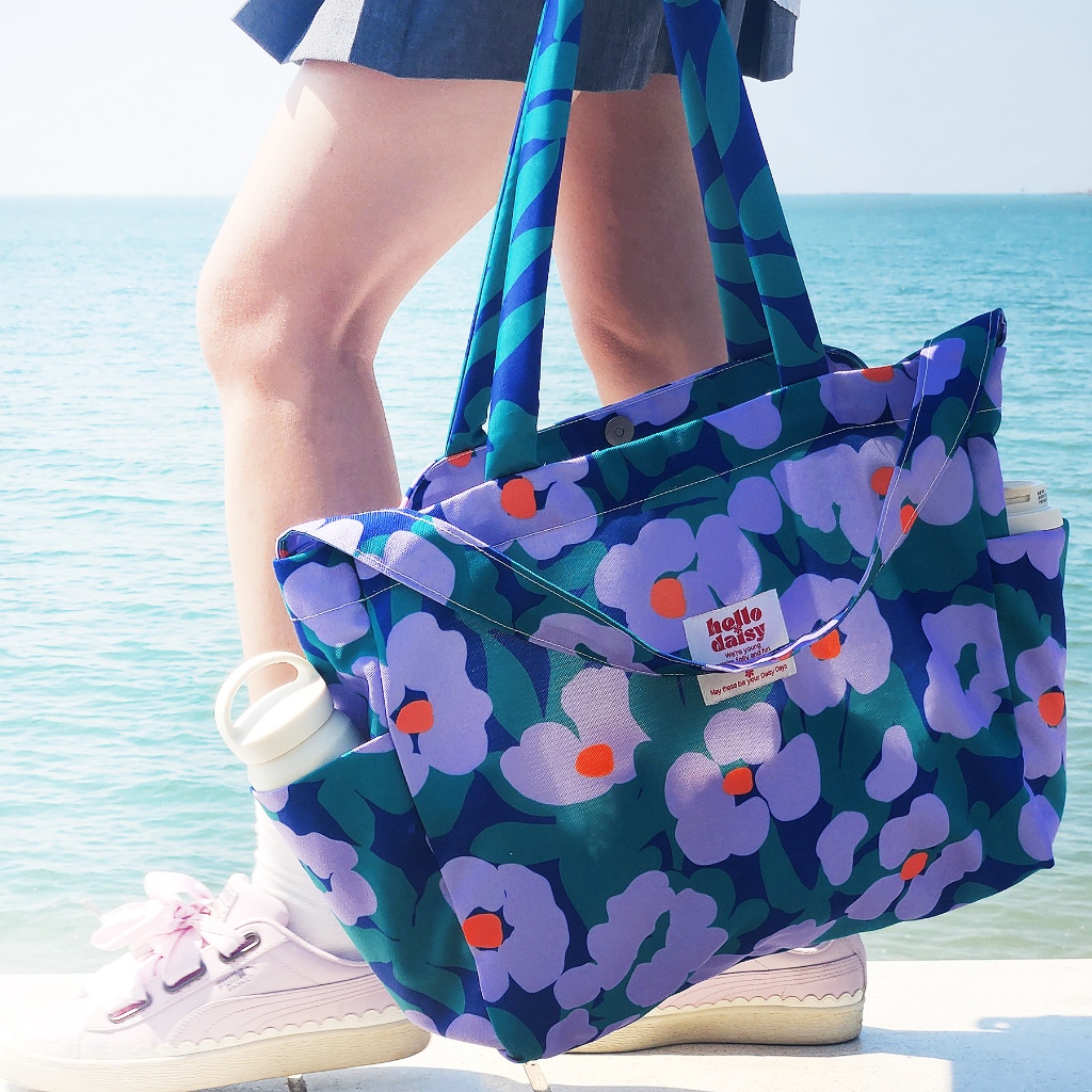 Hello Daisy [แบรนด์ไทย] กระเป๋าแคนวาส Weekend bag มีช่องใส่กระบอกน้ำ 2 ช่อง | Shopee Thailand