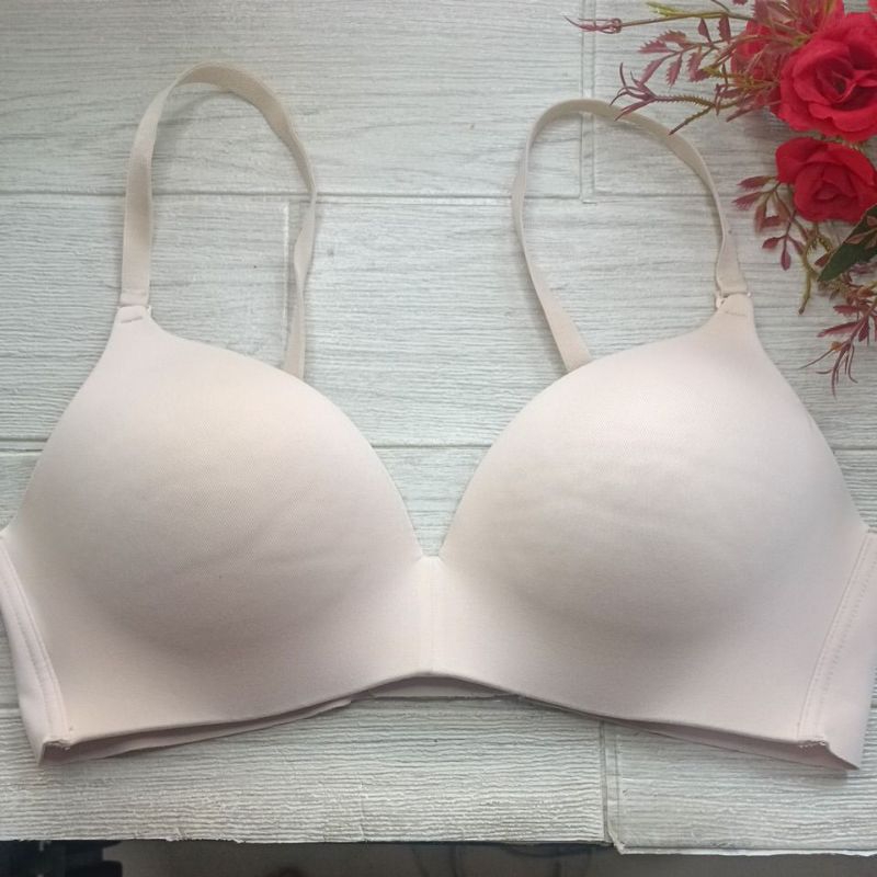 เสื้อชั้นใน Sabina ไซส์ 38/85C มือ2 ไม่มีโครง มีฟองน้ำ เสริมดันเต้าด้านล่างหนา สภาพดี คลีนแล้ว ...