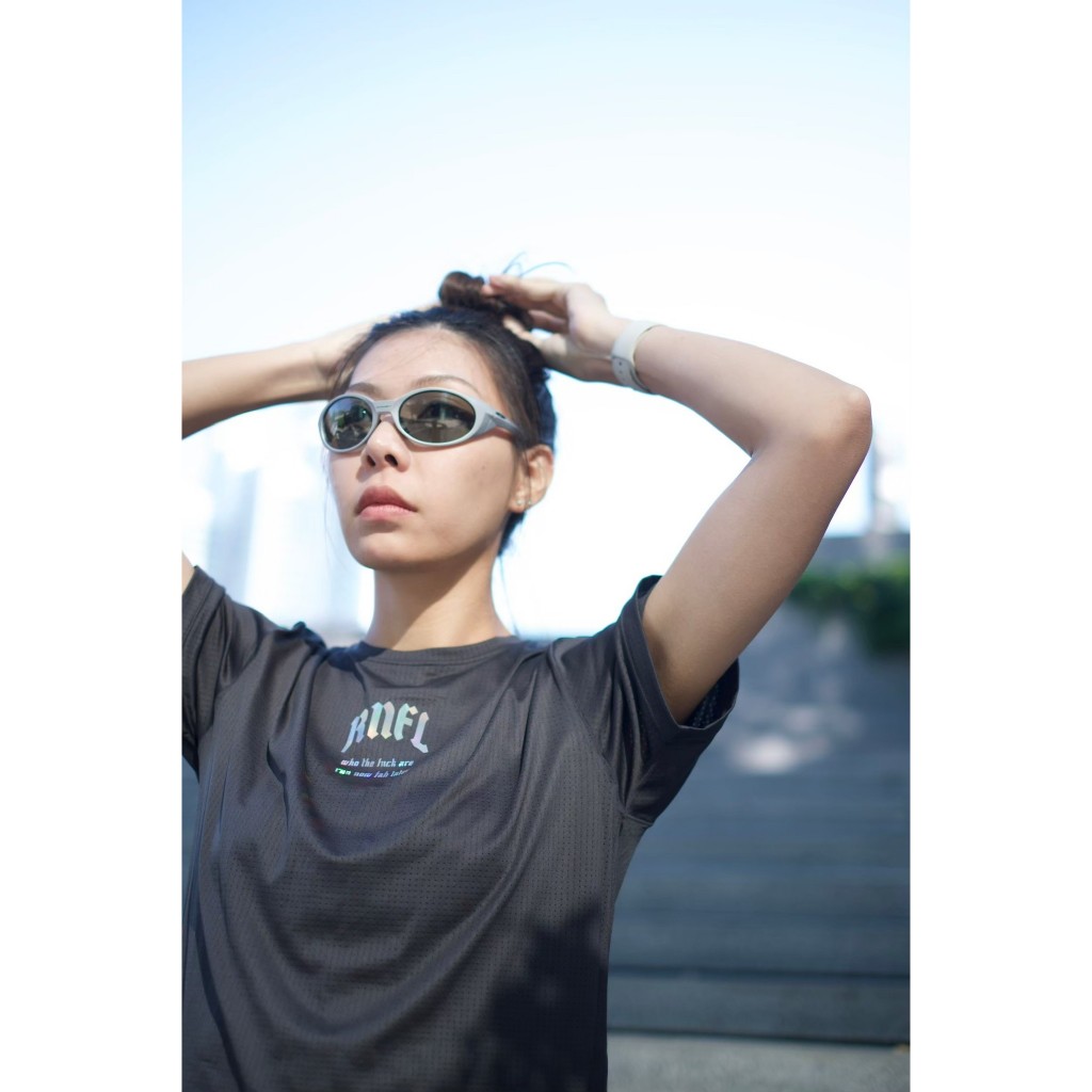 SCSL x RUN NOW FAB LATER AKA RNFL WHO THE F* HOLOGRAM (SECRET SEALING BAG) - เสื้อวิ่ง ...