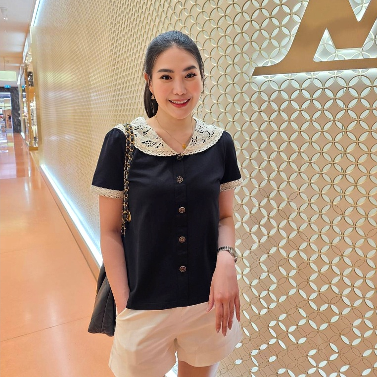 Glucoat | [K440/K585] เสื้อยืดสีดำและสีแดง คอปกถักครีมล้อมหลัง เทปขอบแขน แต่งกระดุมหน้า | Shopee ...