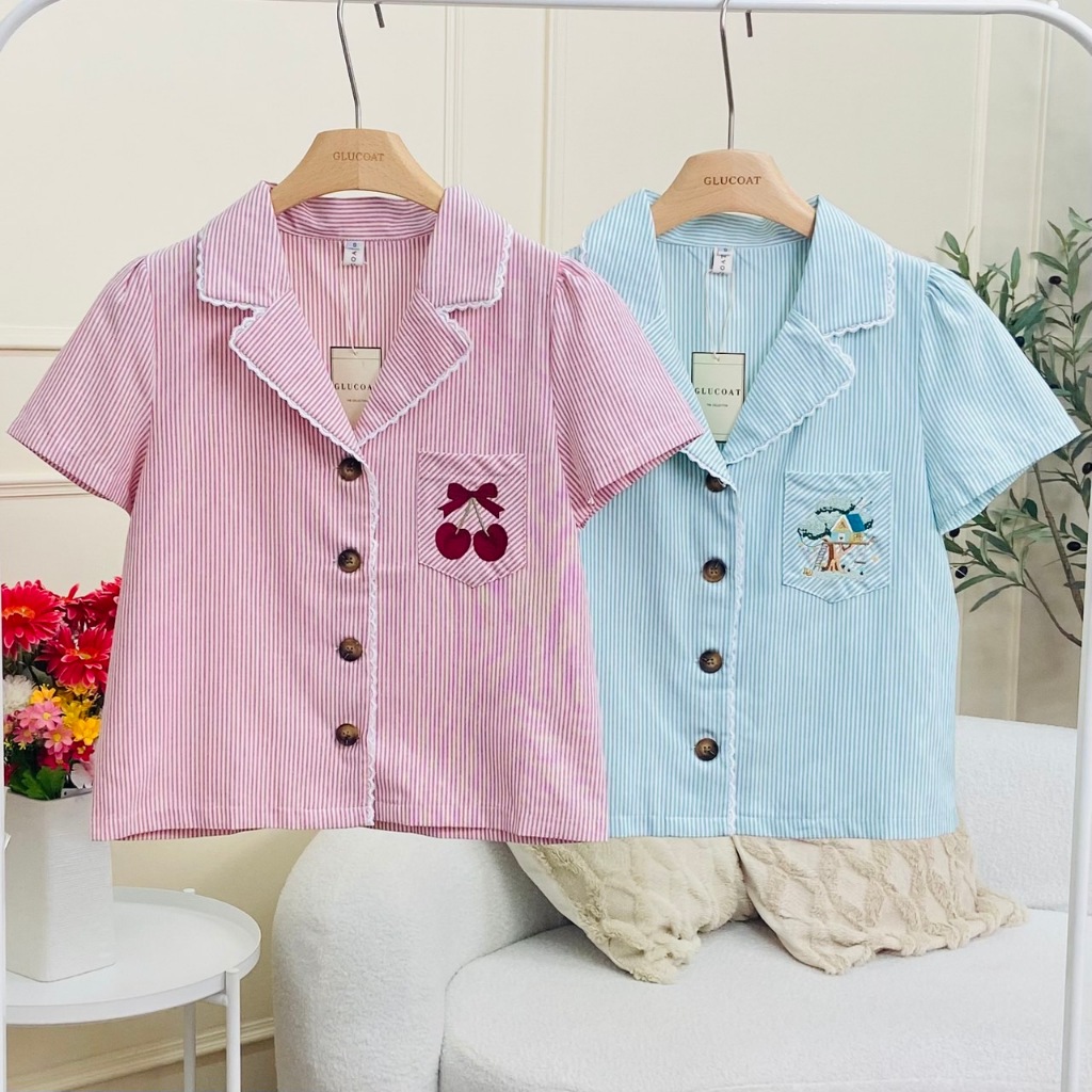 Glucoat | [T764/T763] เสื้อลายริ้วสีแดง สีเขียวคอวี ปกแต่งเทป สีขาว ...