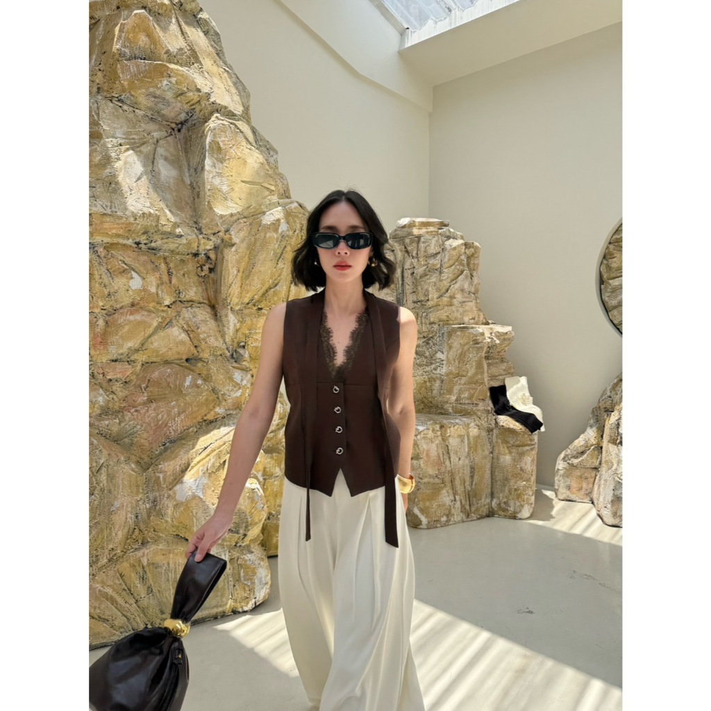 colourblockmatter - Tyler Vest เสื้อเวส ผ้าสูทอัดกาว แต่งปกคอลูกไม้ตาม ...