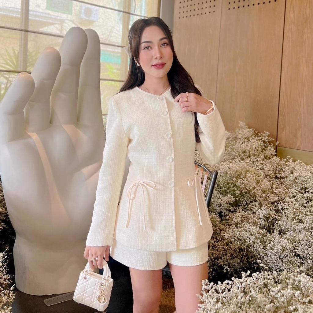 เซ็ตเสื้อครีมแขนยาวแต่งโบว์กระเป๋า+กางเกงขาสั้น The Alner Women ...