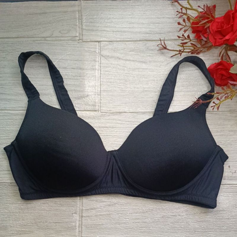 เสื้อชั้นในUniqloแบบสวม ไซส์ตามป้ายLรอบอก86-92Cm.ไม่มีโครง มีฟองน้ำบาง มือ2 ค่ะ(D_6_F) | Shopee ...