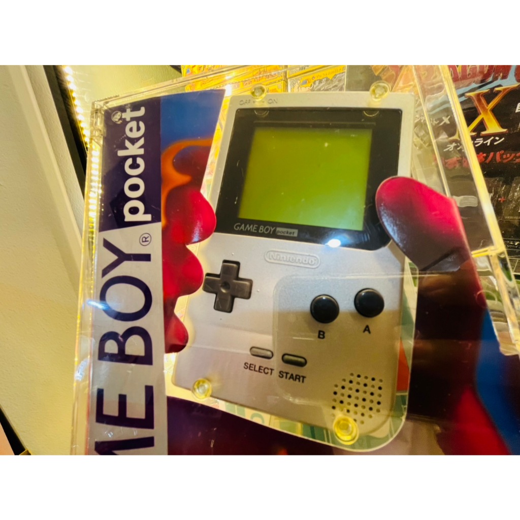 งานกล่องอะคริลิค GameBoy Pocket “Silver” ตัวหายาก เลขเครื่องตรงคู่มือ ...