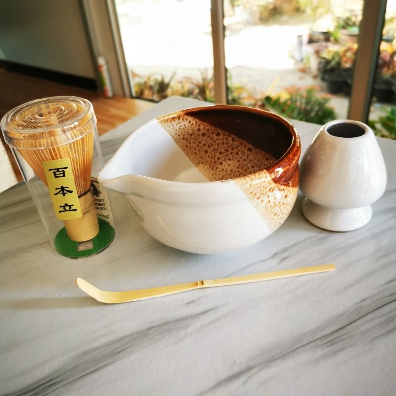 เซตอุปกรณ์ชงชาเขียว4ชิ้น ถ้วยปากรินลายน้ำตาลขาว chawan chasen matcha ...