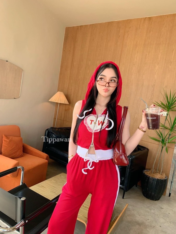 Tippawan Setเสื้อครอปตัวจิ๋ว ดีเทลหน้าแต่งหัวใจTW ซิปหัวใจรูดได้ น้องกางเกงขายาวตีแถบทูโทนสีตัด ...