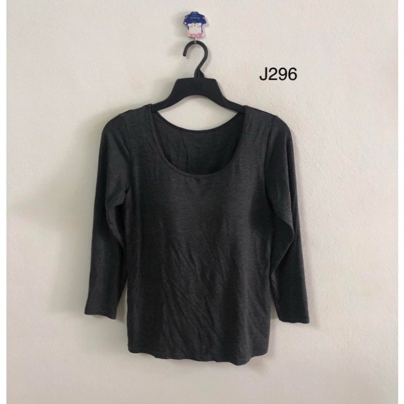 Heattech (J296) แบรนด์ uniqlo ยูนิโคล่ คอกลม สีเทา | Shopee Thailand