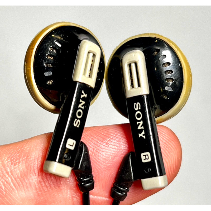 หูฟังเอียร์บัด Sony MDR-E454 (Japan)เสียงดี มีความอิ่ม กลมกล่อม บอดี้สภาพดี โลโก้ยังชัดเจน ...