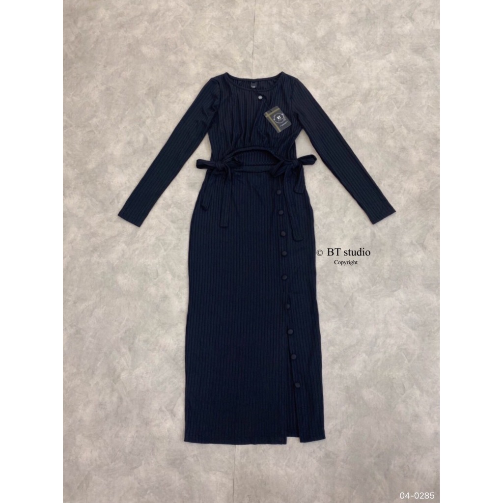 BT 04-0285 (K) ชุดเดรสยาว แขนยาว สีดำ ผูกเชือกสองข้าง แต่งกระดุม ผ่าหน้า | Shopee Thailand