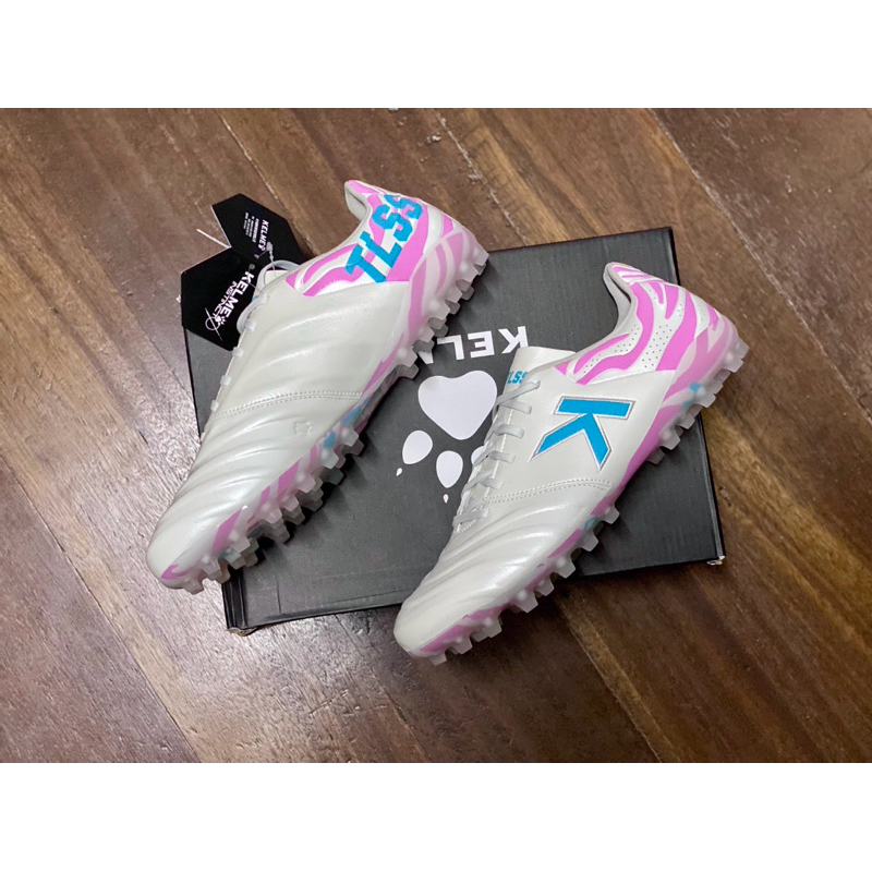 Kelme X Tlss MG หนังจิงโจ้สีขาวชมพู (มีไซส์ 250) | Shopee Thailand