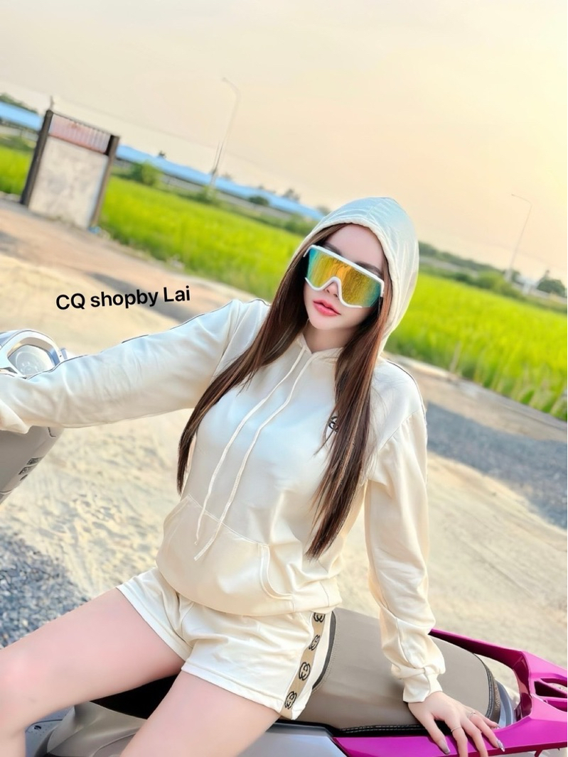 Nicha Set2 ชิ้น เสื้อแขนยาวฮู้ด ปักโลโก้ กางเกงสั้น มีกระเป๋า2ข้างโคตรเท่ โคตรเฟี้ยวจ้า | Shopee ...