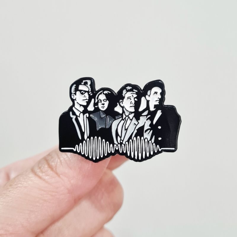 Pin / Brooch / Badge พิน เข็มกลัดโลหะแบบหมุด วงดนตรี Arctic Monkeys ...