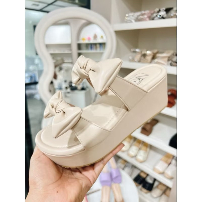 รองเท้าโบว์ TANICHA ธนิชา มือ2 สีครีม ใส่ครั้งเดียว ไซ้ 39 สูงประมาณ 2. ...