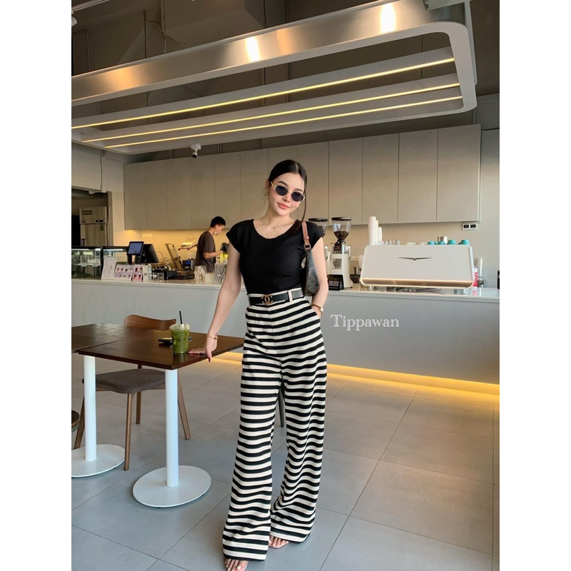 # Tippawan ผู้ดีมากแม่ กับBasic Set ชุดนี้เสื้อครอป มาพร้อมกางเกงขากระบอกทรงตรง สวยแบบชุดเดียวจบ ...