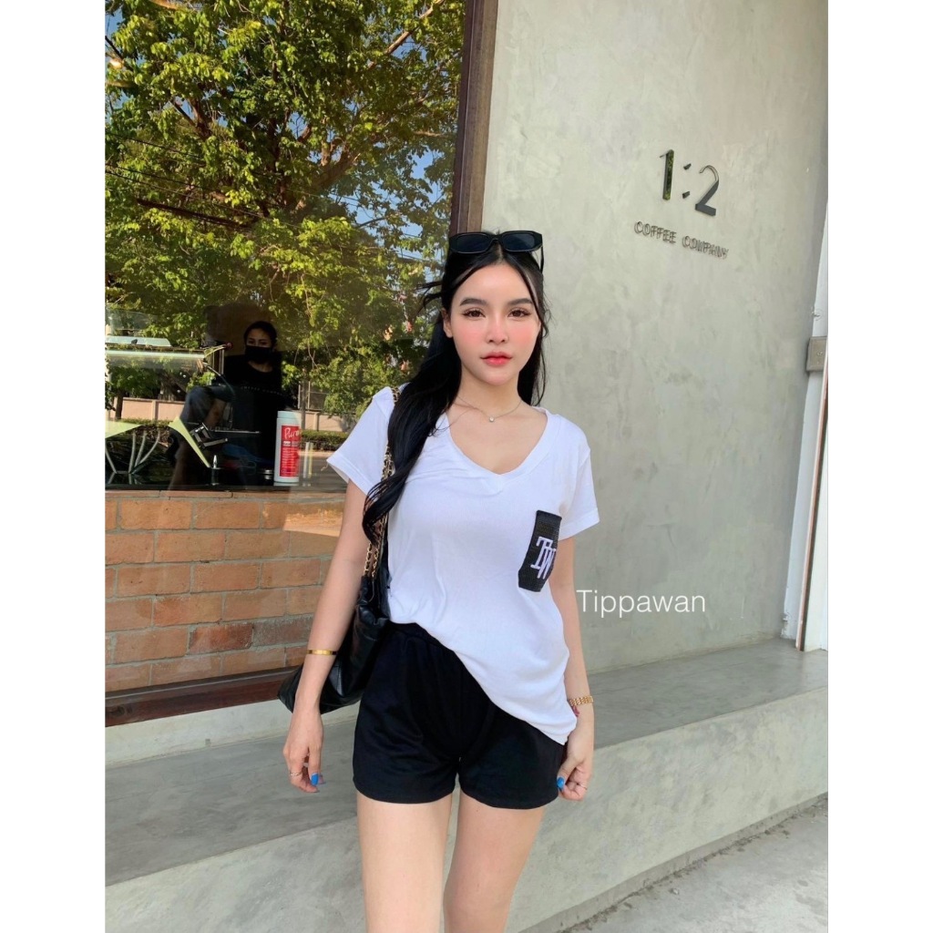 TIPPAWAN เสื้อโอเวอร์ไซส์ ดีเทลแต่งกระเป๋า TW มาพร้อมกางเกงไบเกอร์ | Shopee Thailand