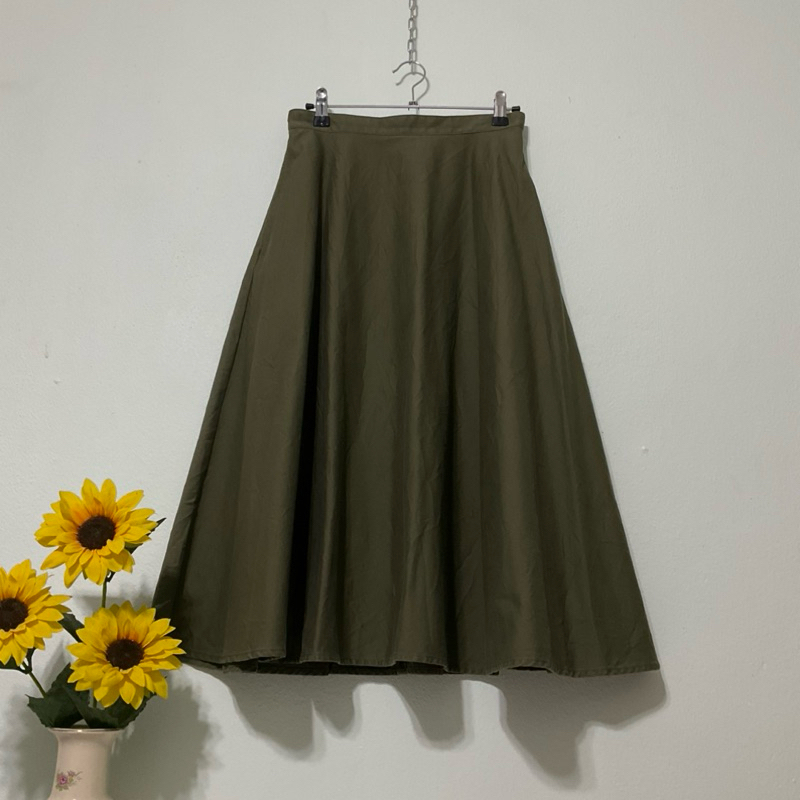 SK46 กระโปรงทรงเอ UNIQLO ผ้าคอตตอนสีเขียวขี้ม้า ไซส์ M สวยมาก | Shopee ...