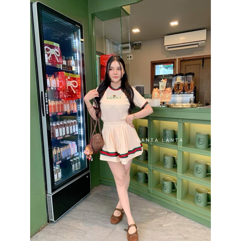 Phapassz - Setงานปักโลโก้แบรนด์ GG เนื้อผ้าคุณภาพดีมาพร้อมเสื้อ และกระโปรงกางเกงซับในสีครีมเริ่ด ...