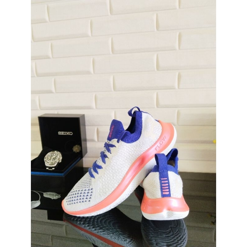 รองเท้าผ้าใบ under armor flow velociti สีขาว พาสเทล ไซส์ 38 ความยาว 24 ...