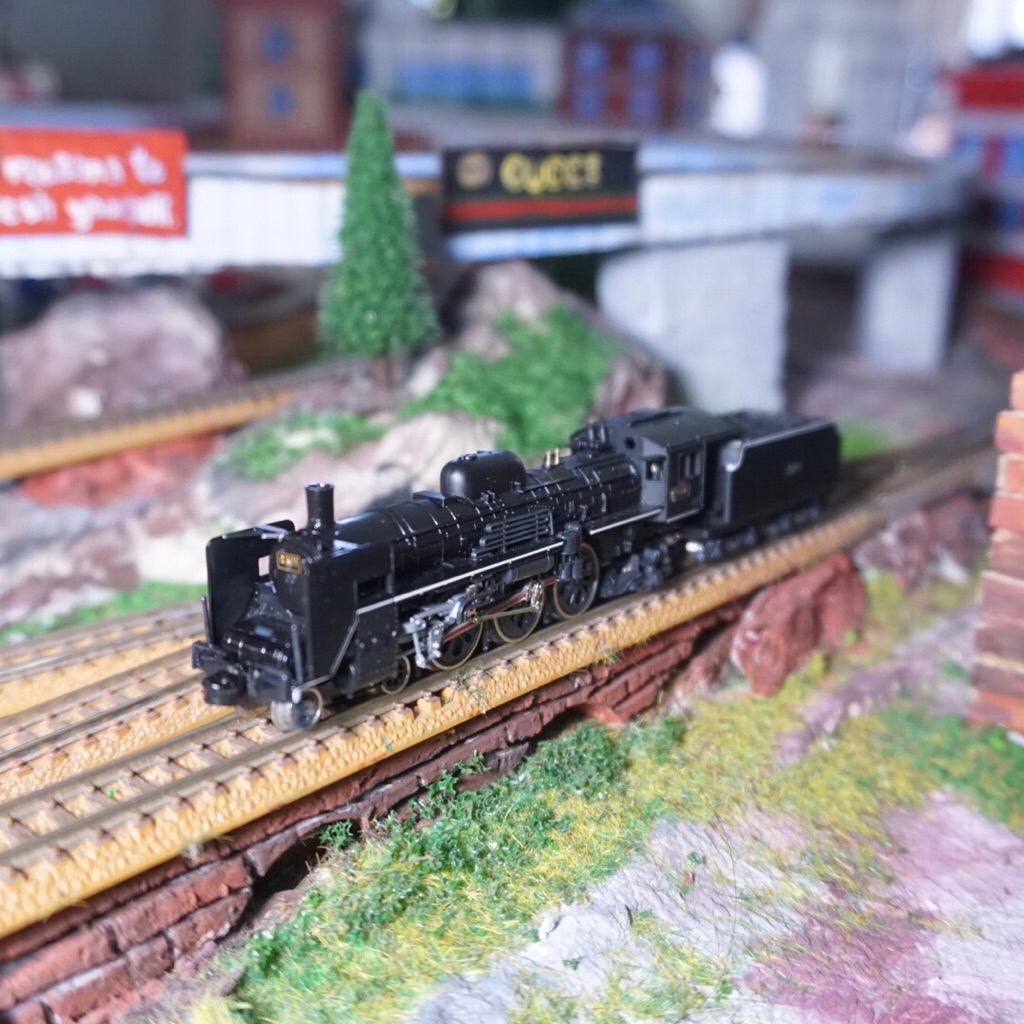 ส่งต่อโมเดลรถไฟ Kato jnr C57 ขนาด N scale มือสอง มีตำหนิ มีไฟหน้าส่อง ...
