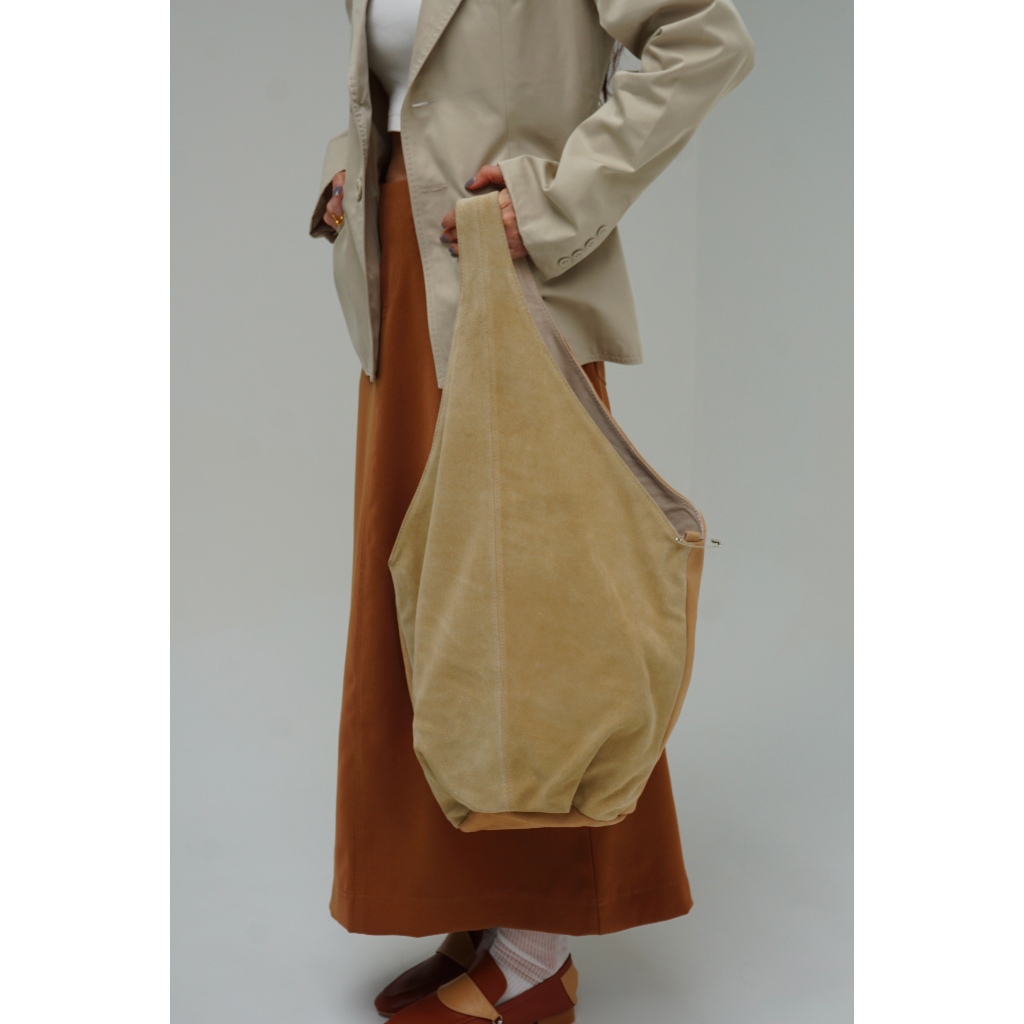 &friends vol.04 | ana – suede side sack : กระเป๋าหนังกลับแท้ ดีเทลเย็บ ...