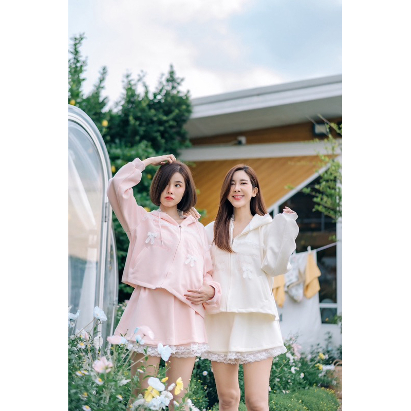 [NITTAYA] D2556 ชุดเซตเสื้อฮู้ดแขนยาวลูกไม้แต่งโบว์กระโปรงดีเทลแต่งชายลูกไม้ สไตล์เกาหลีเกาใจ ...