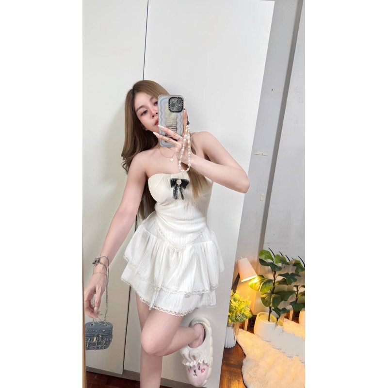 Phapassz - Set2ชิ้น เสื้อเกาะอกติดโบว์ แต่งระบายเสริมฟองน้ำ มาพร้อมกระโปรงชั้นแต่งระบายทรงฮิต ...