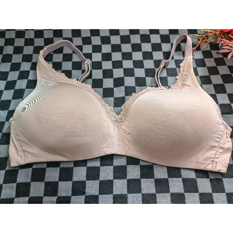 เสื้อชั้นในWacoalมือ2 C75ไม่มีโครง ฟองน้ำบาง บังทรง สีดร็อปตัวเสื้อสภาพดี (D8.F) | Shopee Thailand