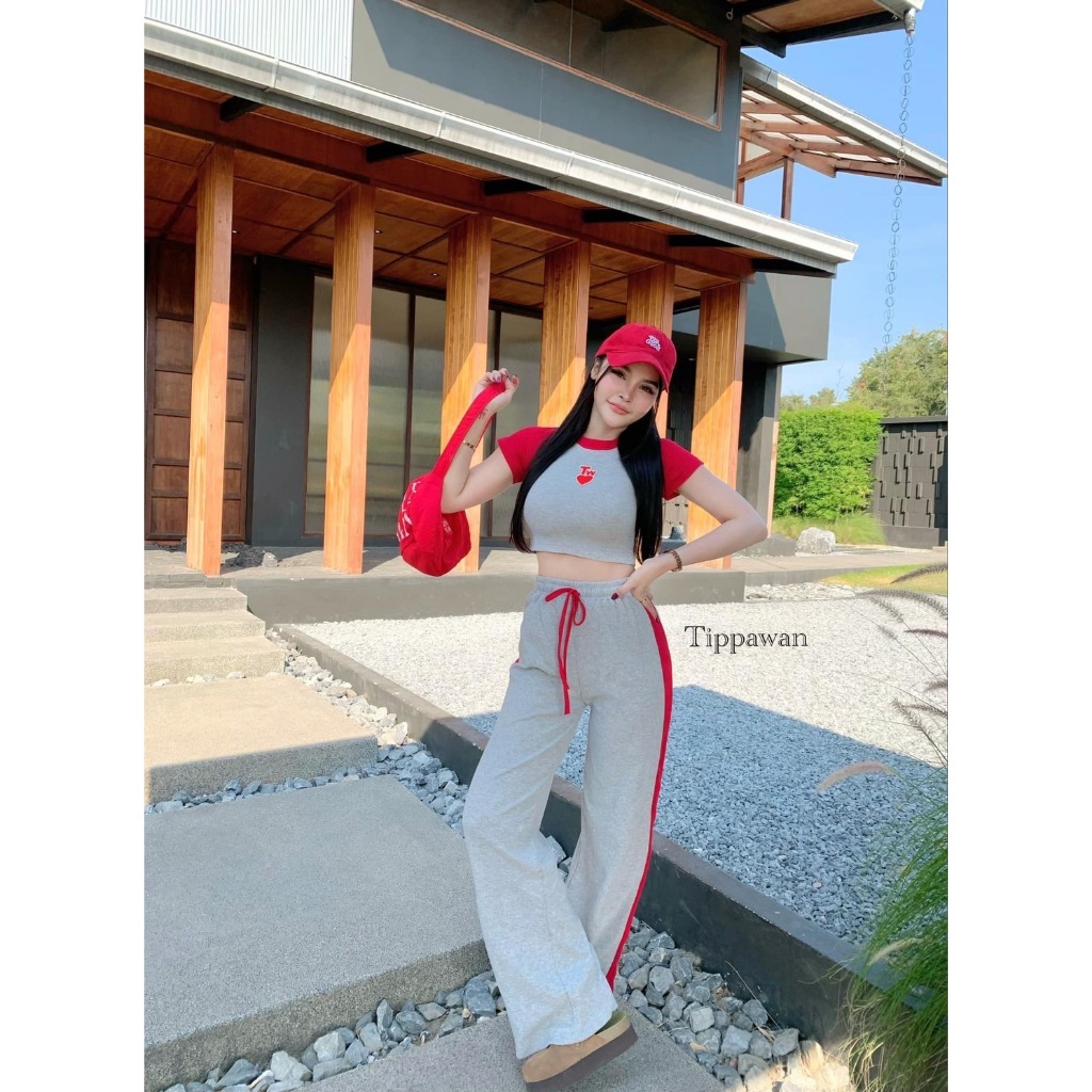 TIPPAWAN ชุดนี้ต้องจัดค่า ครอป ติดอะไหล่ TW กางเกงแต่งแถบทูโทนเทาตัดแดงสวยมาก | Shopee Thailand