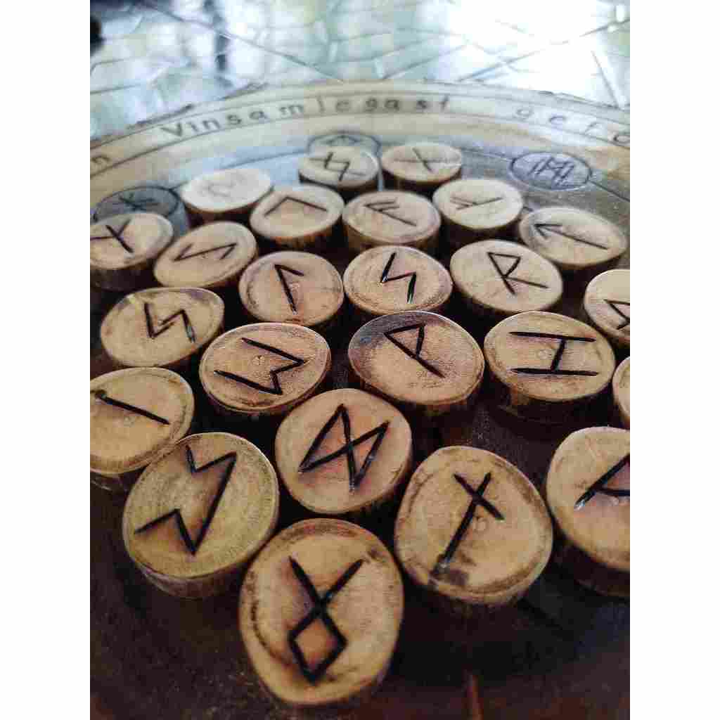 ชุดไม้ป่าทำนายอักษรรูนแบบมาตรฐาน Elder Futhark 24+1ชิ้น | Shopee Thailand