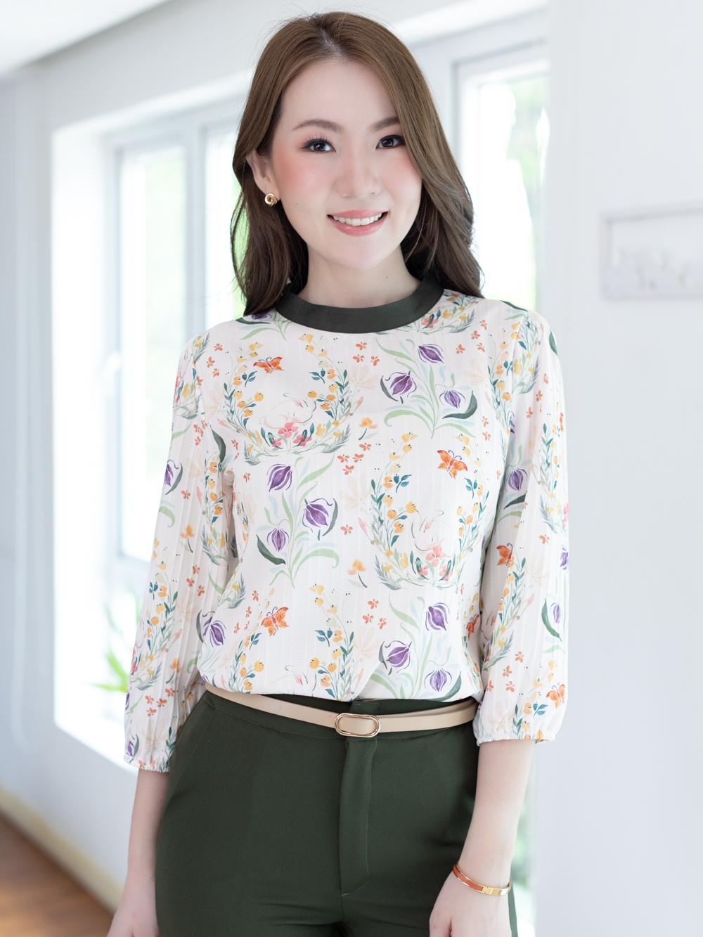 [สงกรานต์ส่งปกติ] Narinari : NT2509 Band Collar Floral Textured Blouse เสื้อแขนสี่ส่วน ลายดอก ...