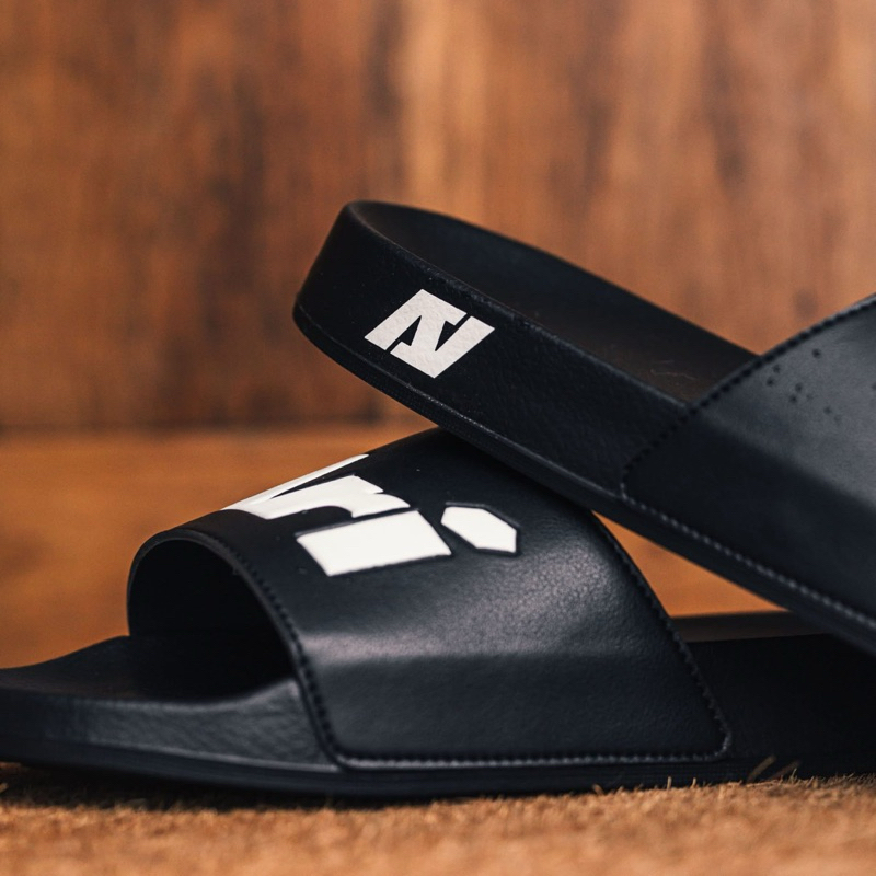 ARI SLIDE SANDALS - BLACK/WHITE | Shopee Thailand