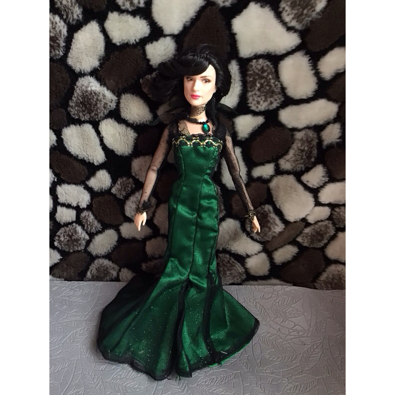 Evanora doll จากเรื่อง Oz The Great and Powerful มือสองชุดไม่ตรงรุ่น ...