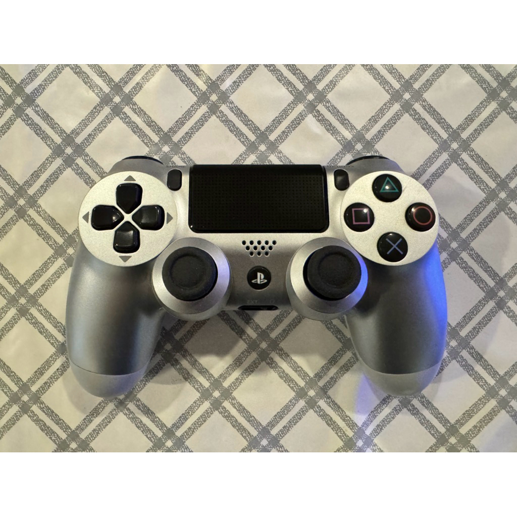 PS4 : Dual Shock Silver มือ 2 สภาพดี (ของแท้) | Shopee Thailand